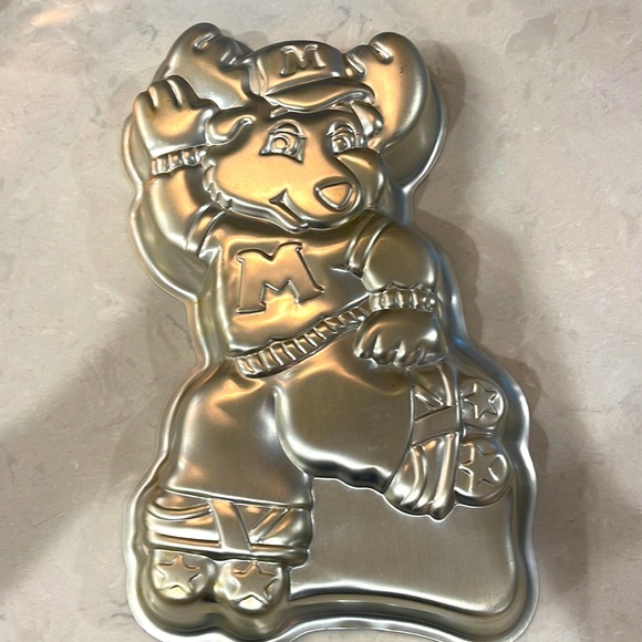 Wilton | Kitchen | Wilton Cake Pan Montgomery Moose 251968 | Poshmark